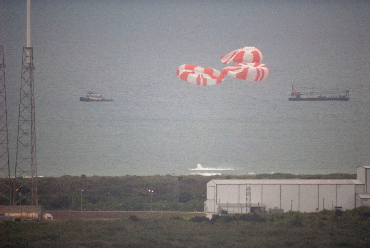 SpaceX Demonstrates Astronaut Escape System For Crew Dragon Spacecraft ...